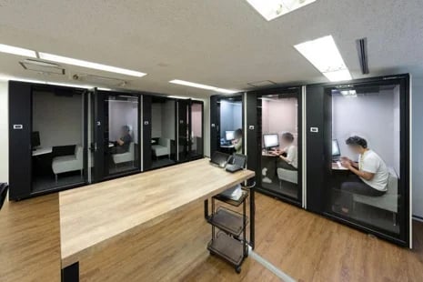 6人用テレキューブ（TELECUBE）| 低価格・短納期で高品質な会議室を実現！ | 株式会社ブイキューブ